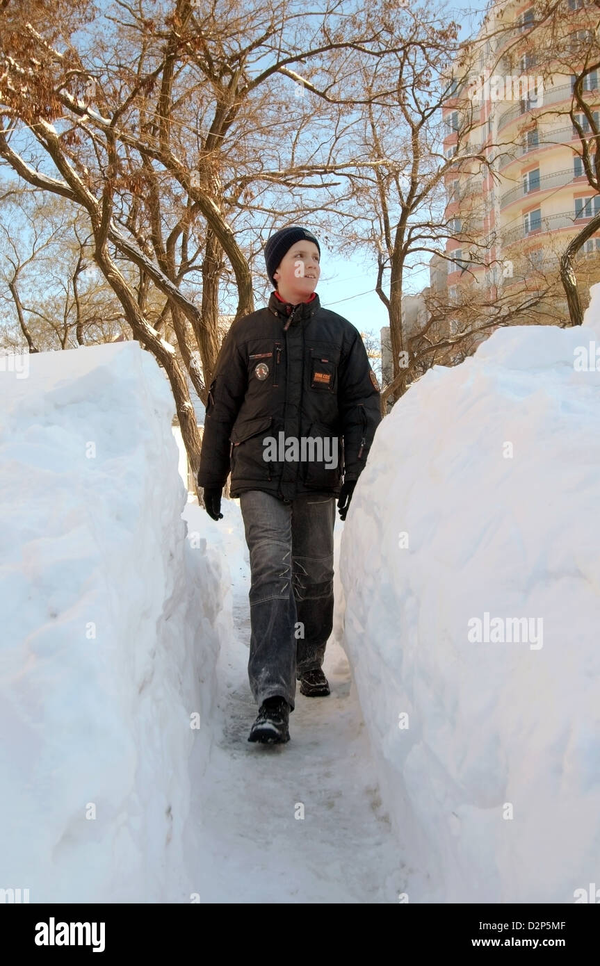 Covered footpath hi-res stock photography and images - Alamy