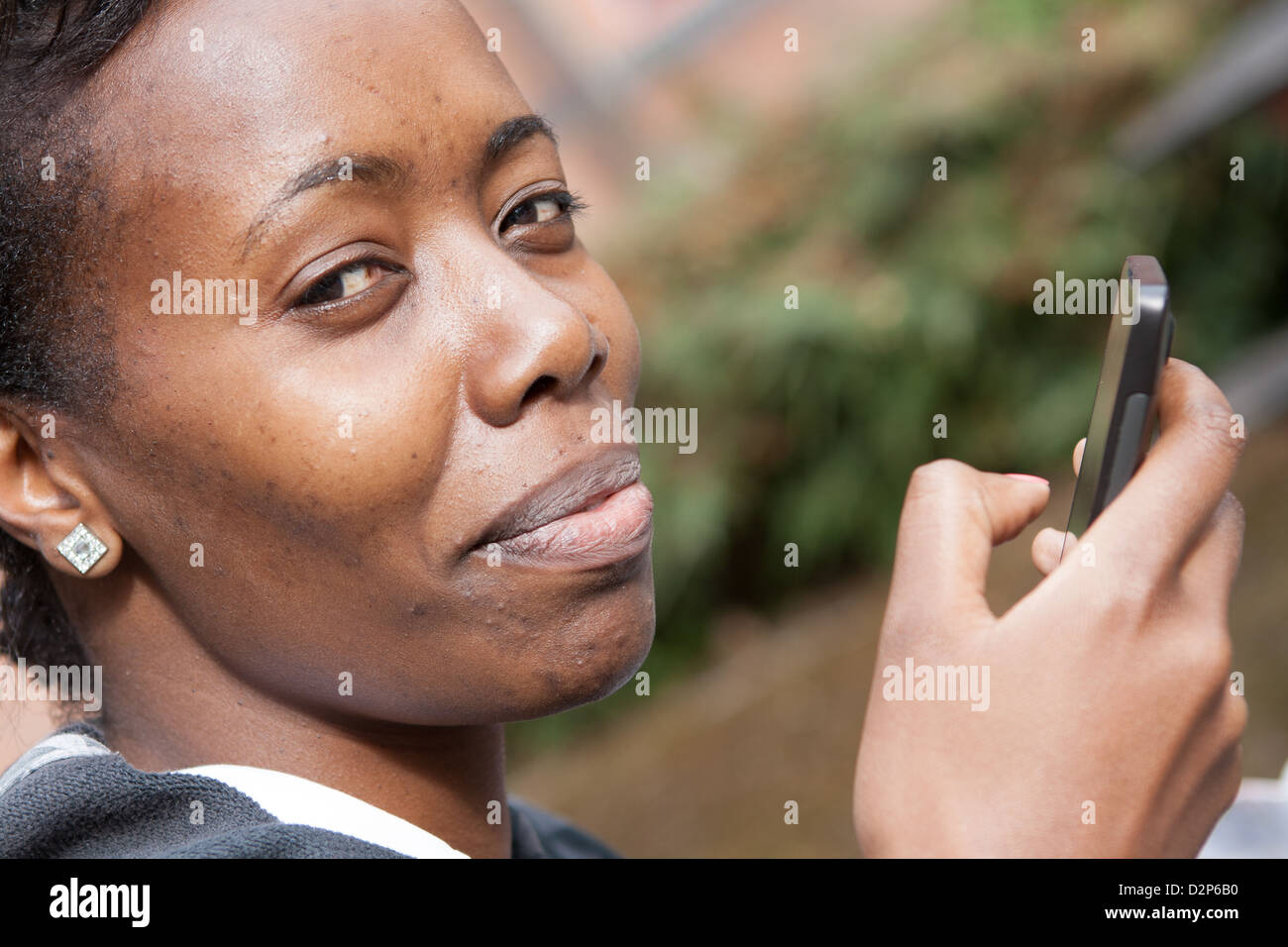 A black woman using a mobile phone Stock Photo - Alamy