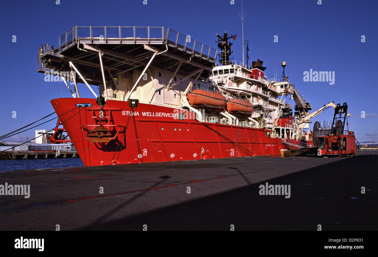 Oil-rig support vessel with large helideck in Aberdeen Harbour ...