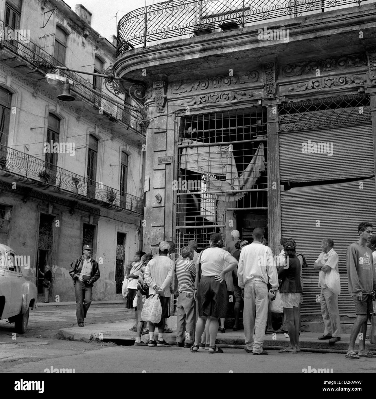 People gathered outside an empty grocery store Stock Photo - Alamy