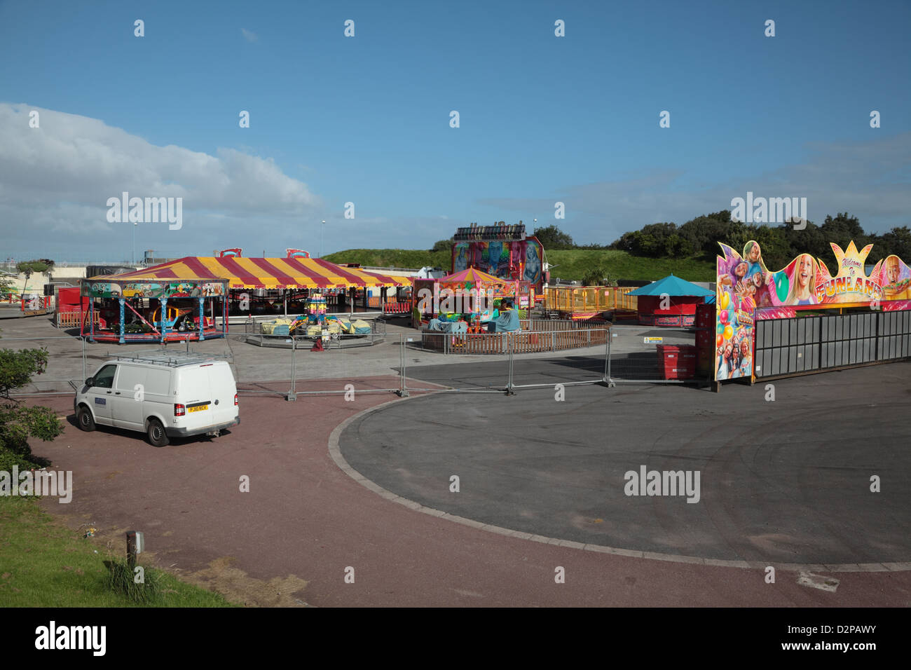 Deserted fairground hi-res stock photography and images - Alamy