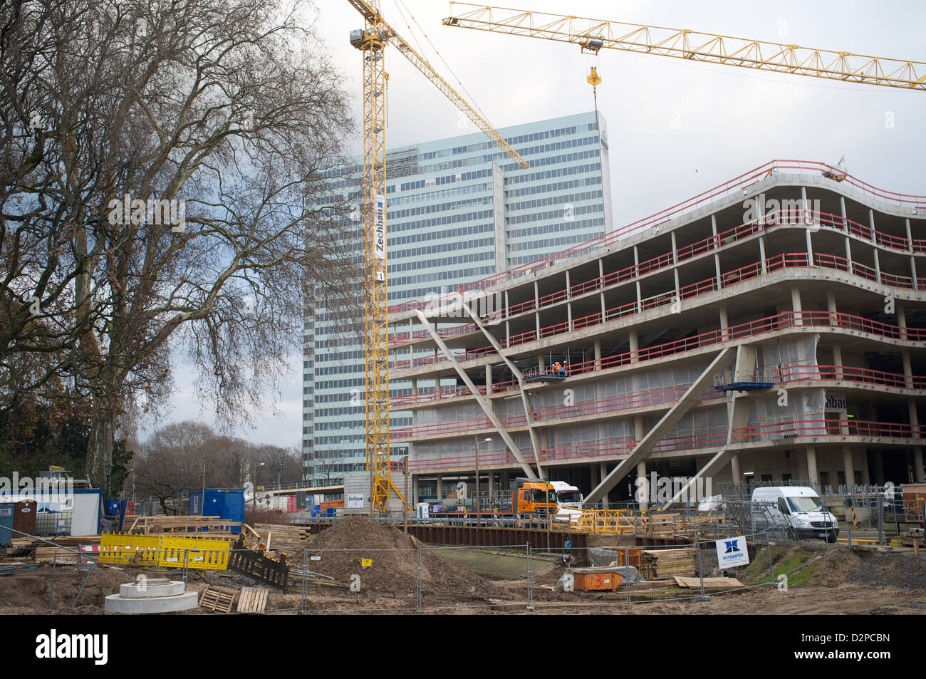 Shopping mall building under construction hi-res stock photography and ...
