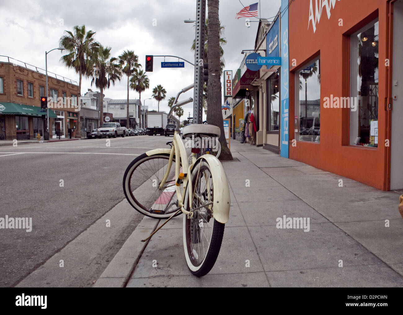 A BICYCLE ON Abbot Kinney blvd, venice, L.A. California Stock Photo - Alamy