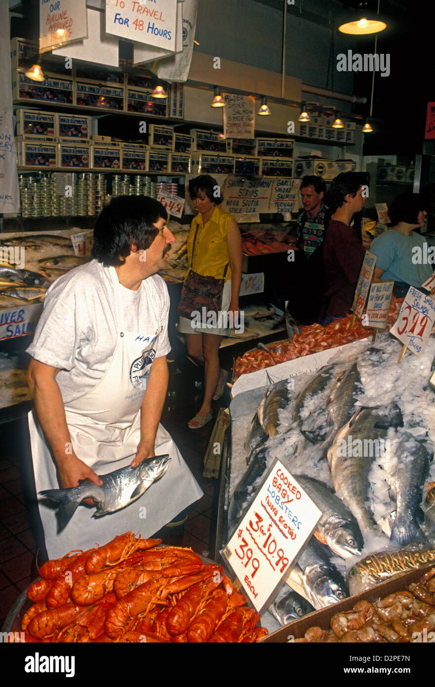 Fish vendor on market hi-res stock photography and images - Alamy
