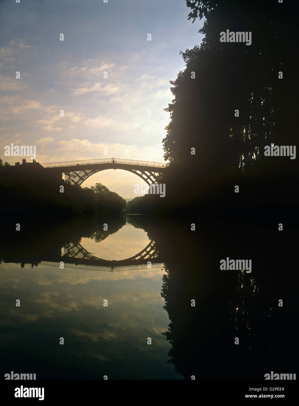 The famous 18th century cast-iron bridge at Ironbridge, Shropshire ...