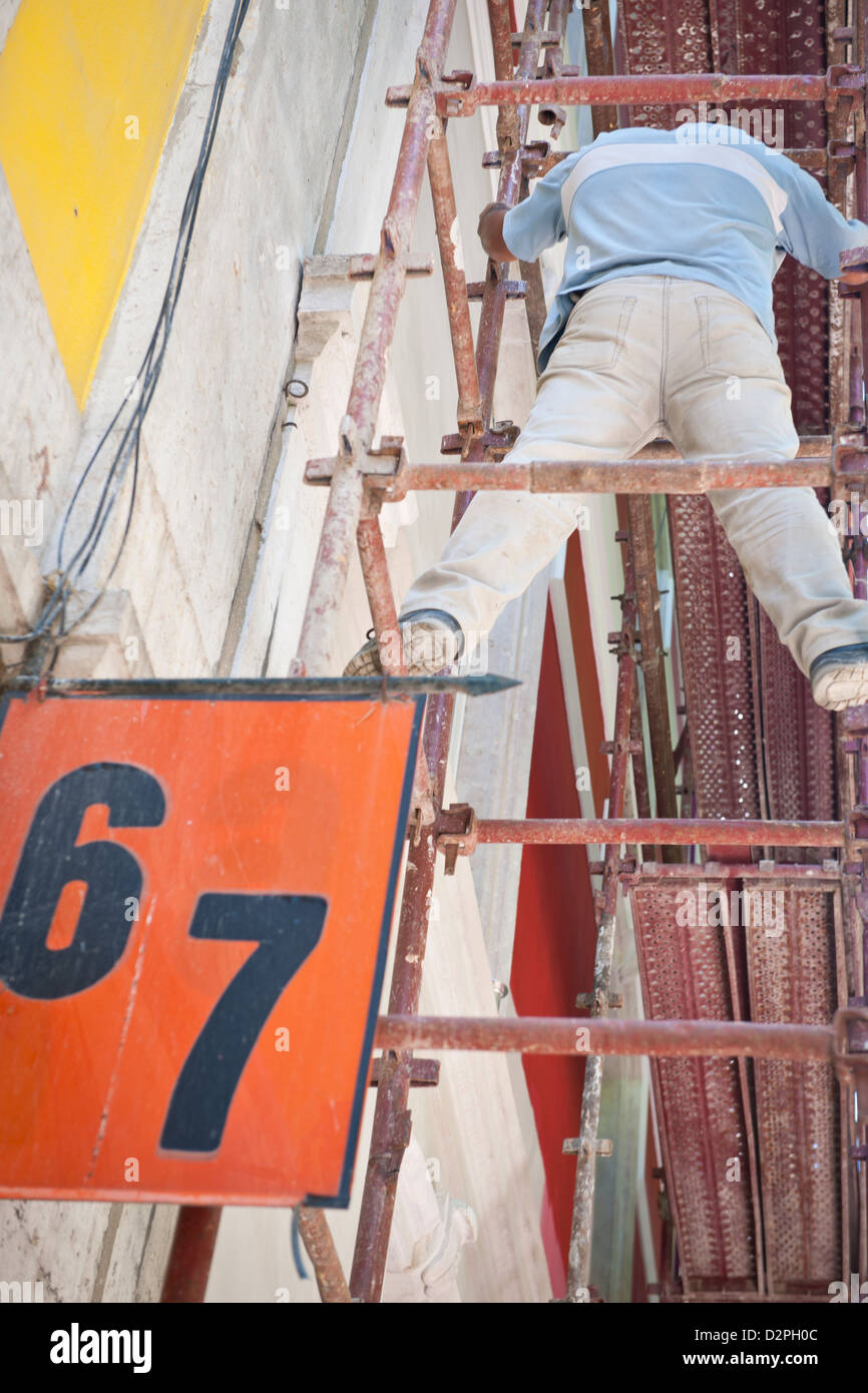 Headless workman hi-res stock photography and images - Alamy
