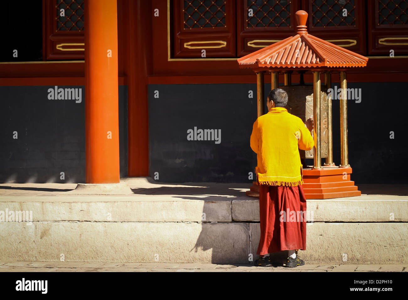 Buddhist Monk praying in Lama Temple, Beijing, China Stock Photo - Alamy