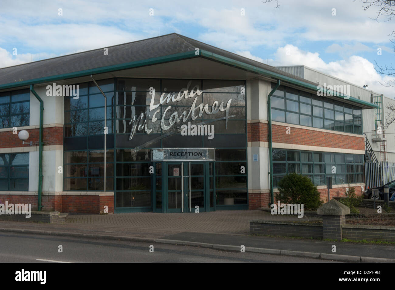Office block entrance hi-res stock photography and images - Alamy