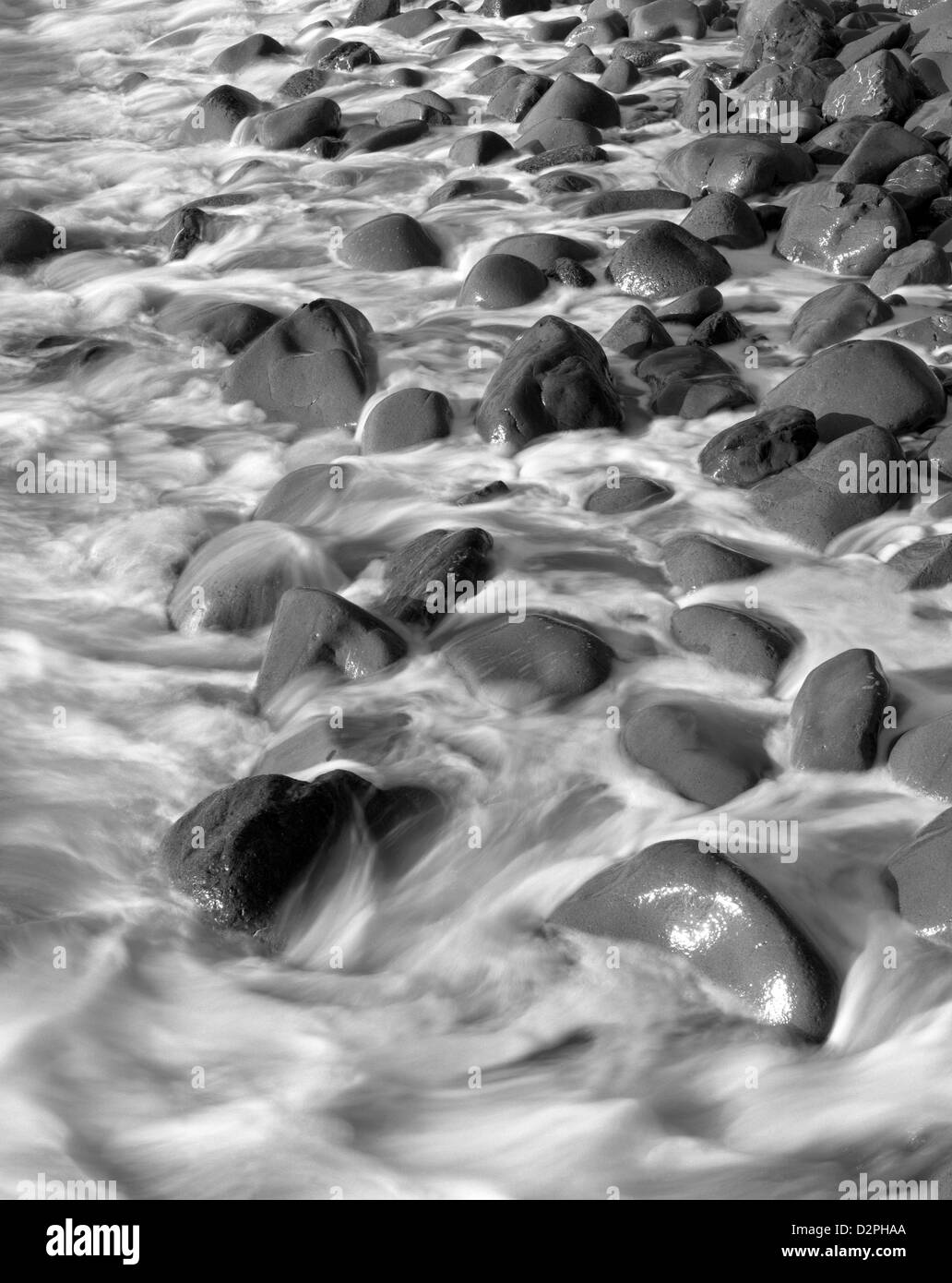 BW00678-00...CALIFORNIA - In-coming tide on the beach rocks on the ...