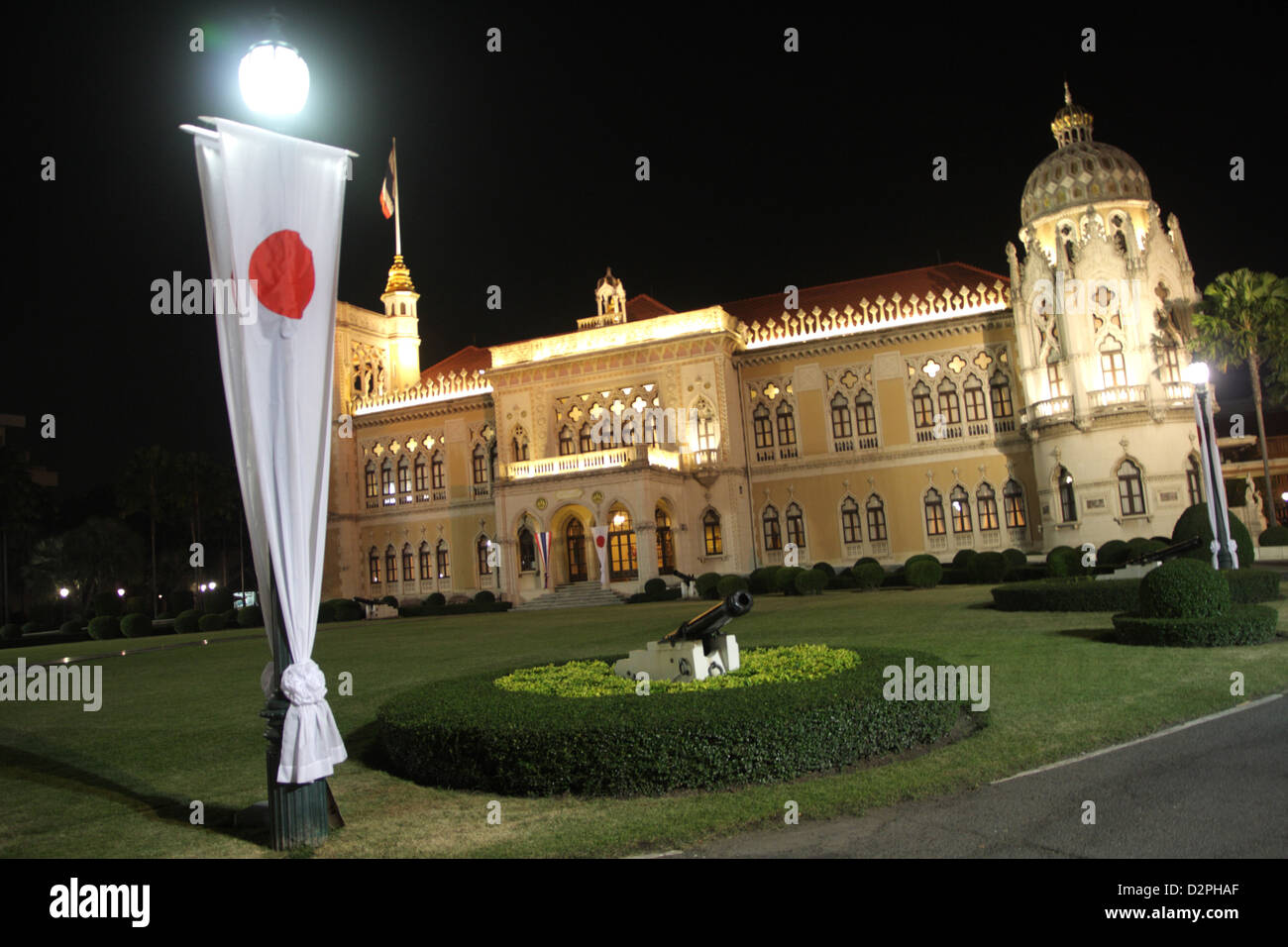 Government house building bangkok hi-res stock photography and images ...