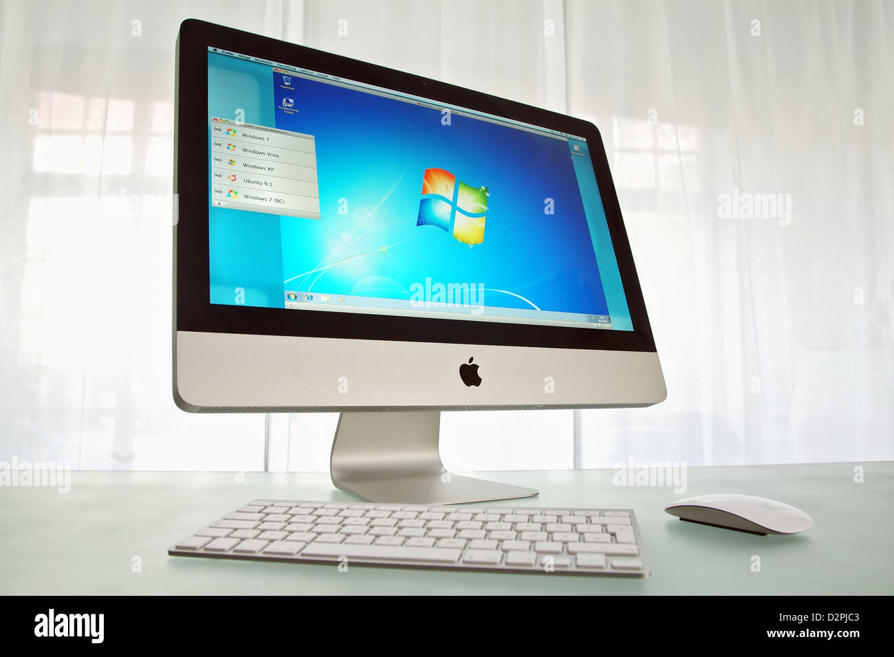 Apple magic keyboard in hi-res stock photography and images - Alamy