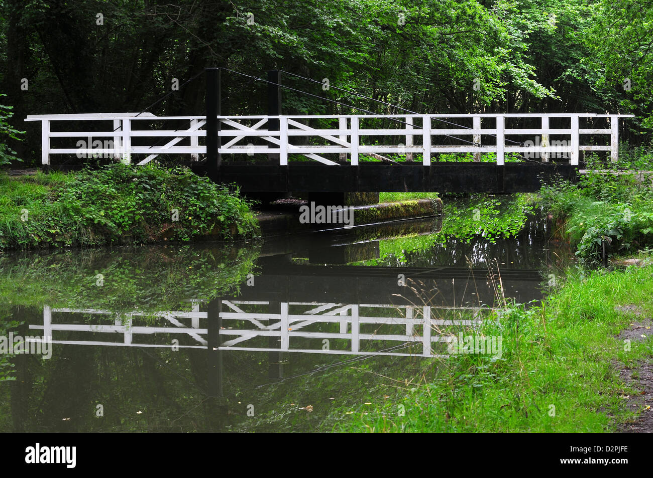 Bridge over basingstoke canal hi-res stock photography and images - Alamy