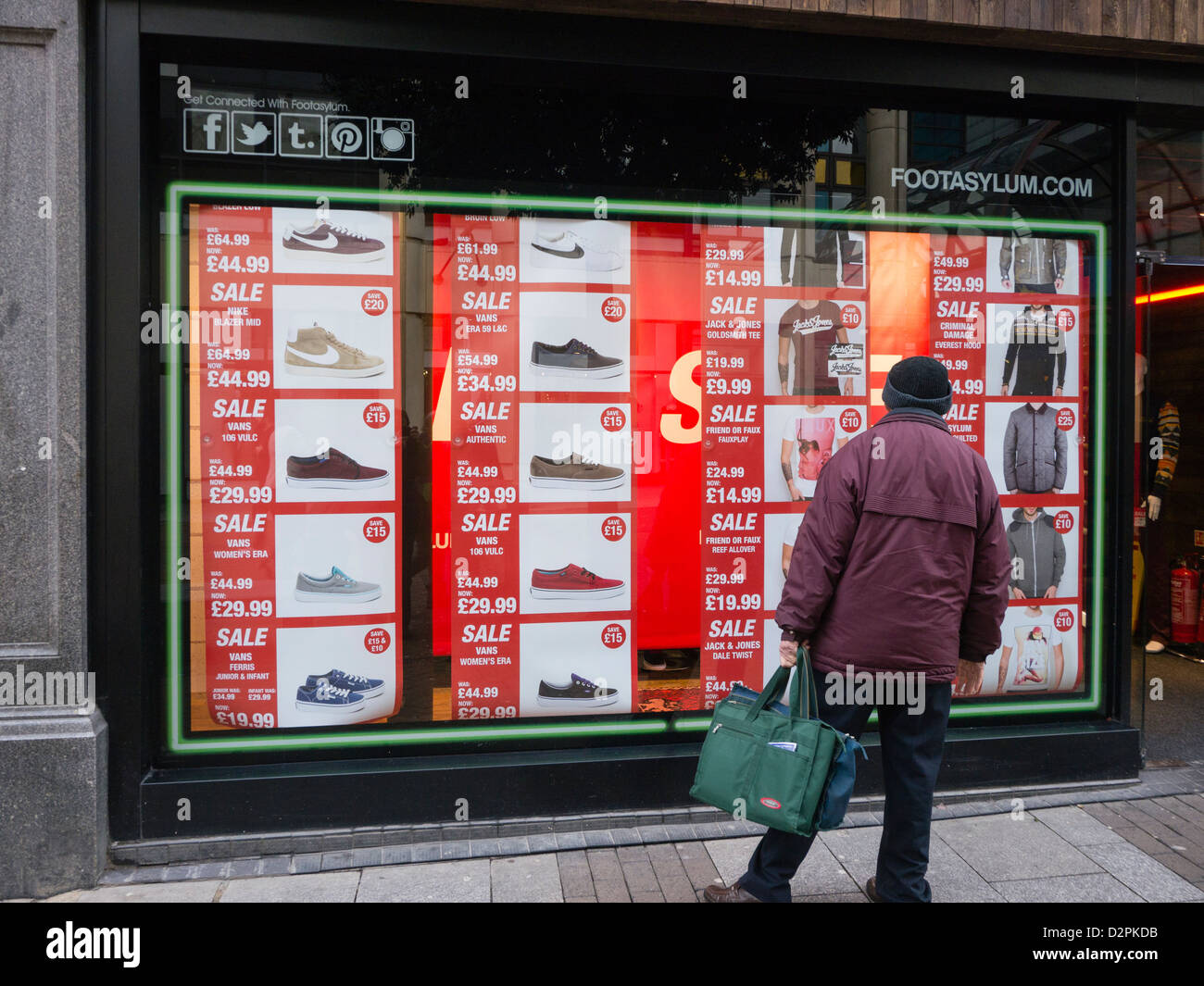 Discount signs hi-res stock photography and images - Alamy