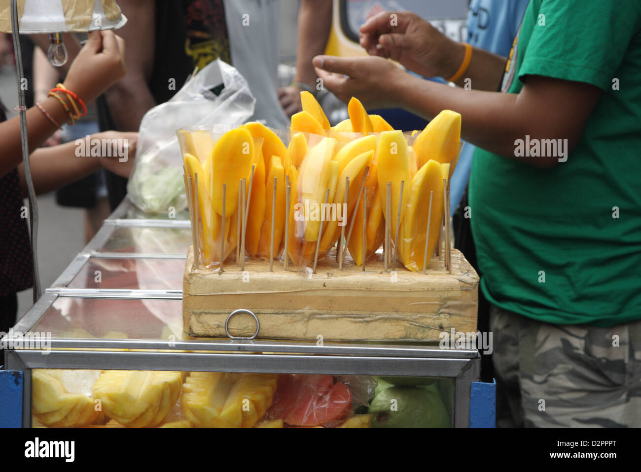 Mango on fruit stall on street in Bangkok , Thailand Stock Photo - Alamy