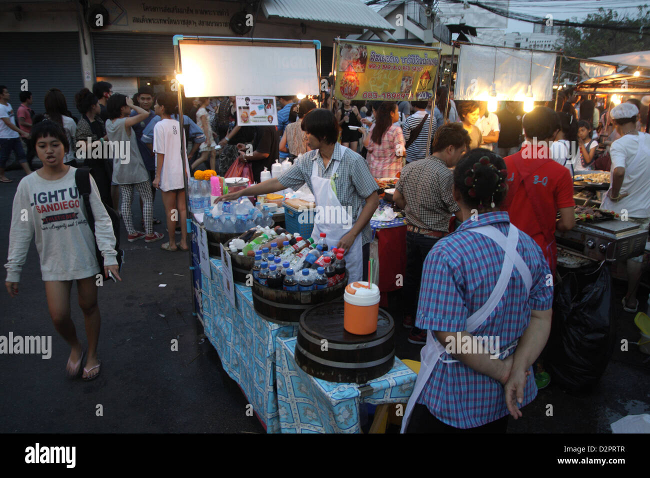 Food stall in Chatuchak Weekend Market , Bangkok , Thailand Stock Photo - Alamy