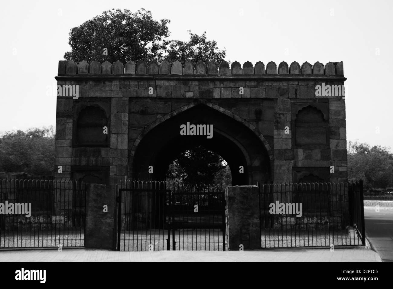 Gate at roadside, Delhi Gate, Delhi, India Stock Photo - Alamy