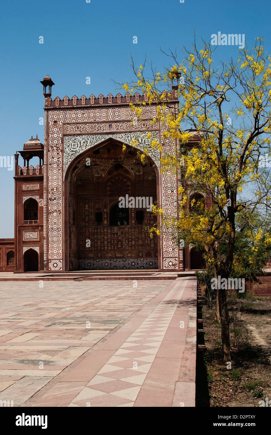 Facade of a mausoleum, Tomb Of Akbar The Great, Sikandra, Agra, Uttar ...