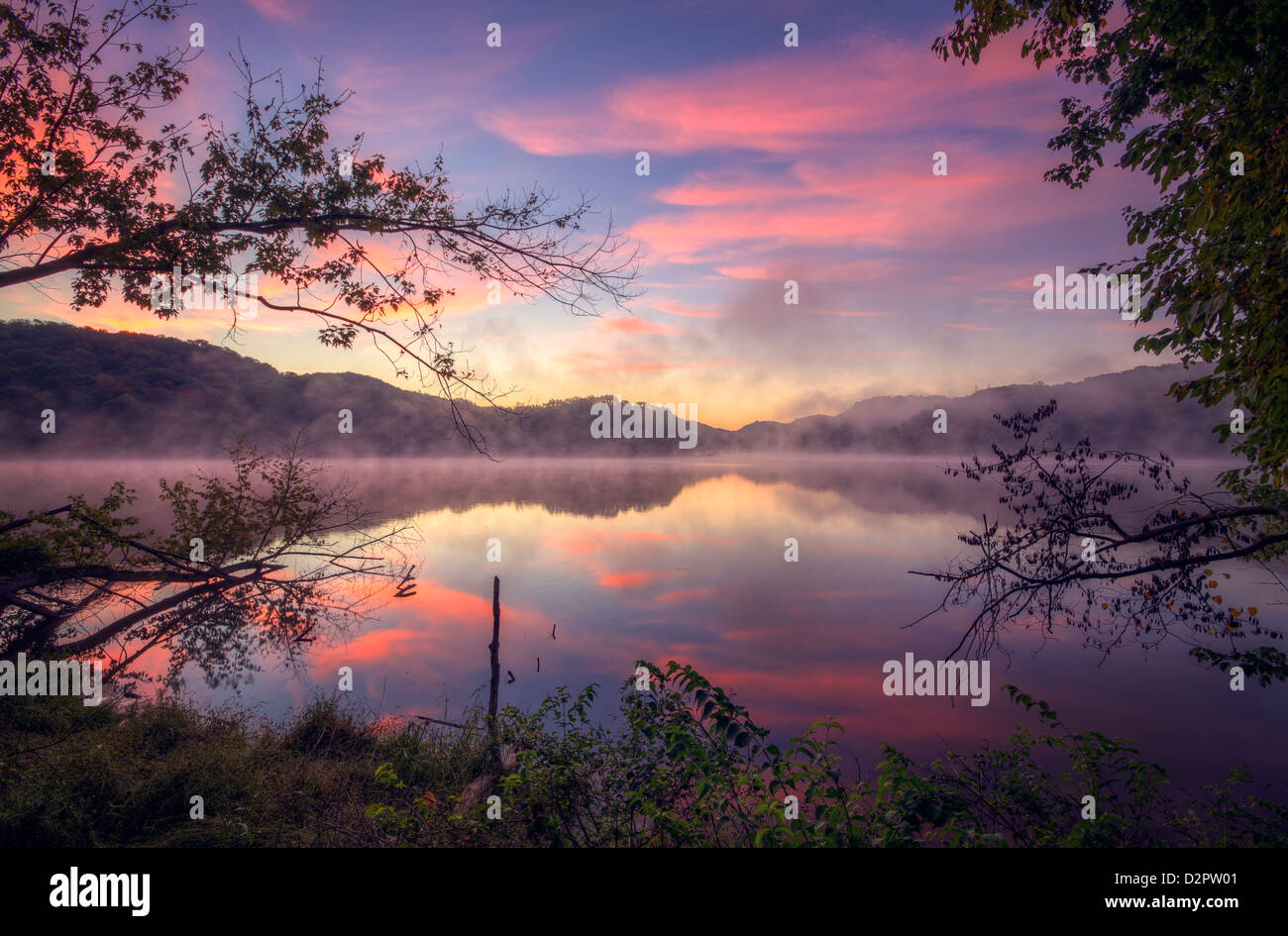Sunrise over a lake hi-res stock photography and images - Alamy