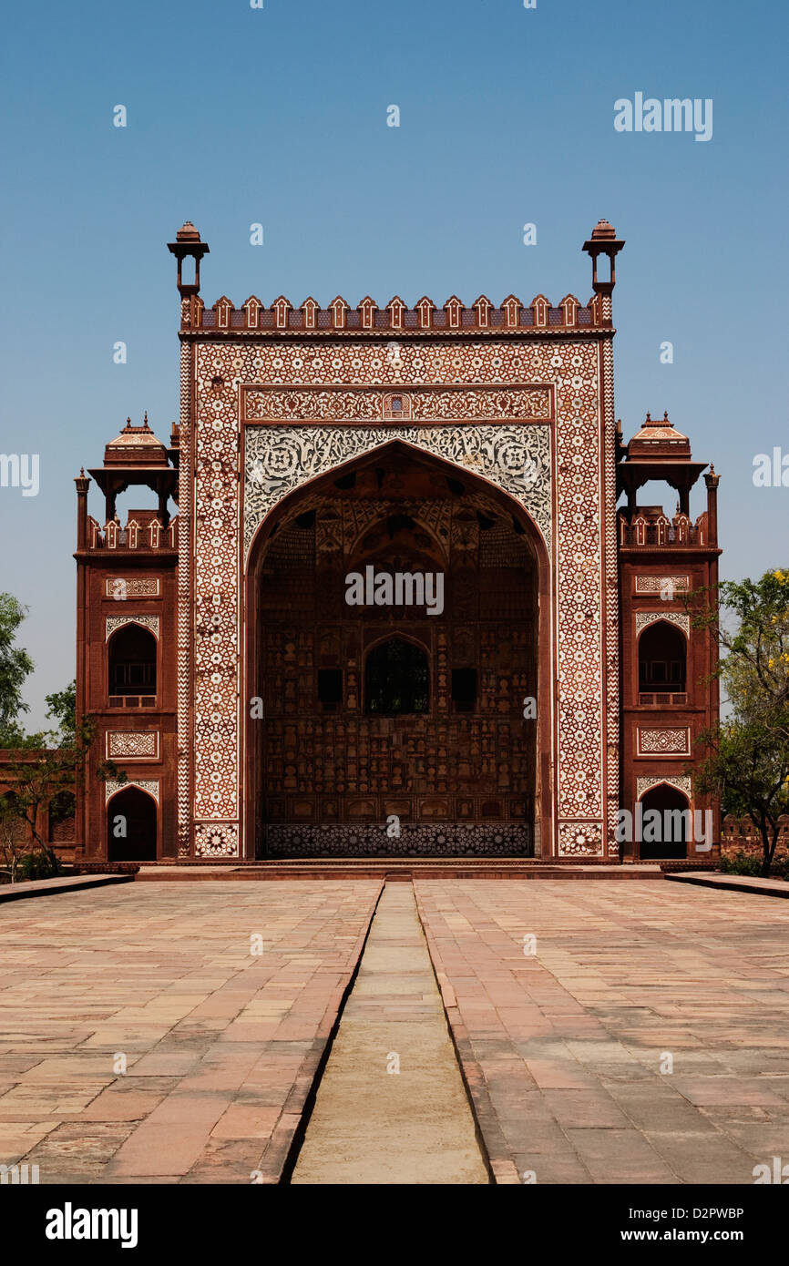Facade of a mausoleum, Tomb Of Akbar The Great, Sikandra, Agra, Uttar ...