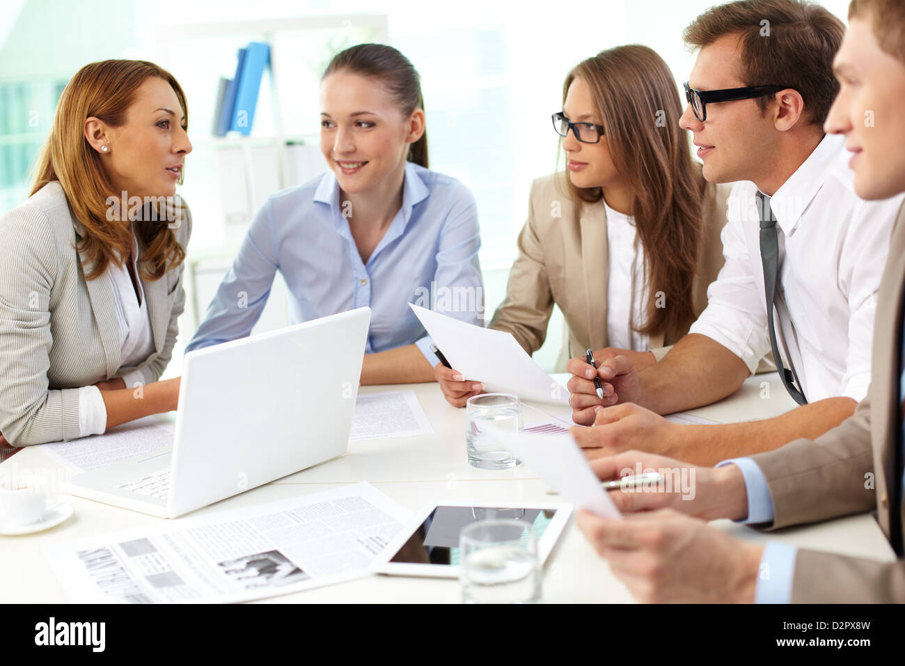 Large gathering people seated hi-res stock photography and images - Alamy