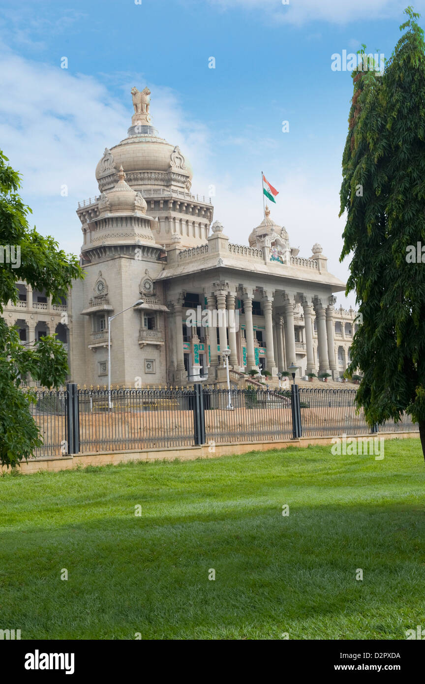 Government building viewed from a garden, Vidhana Soudha, Bangalore ...