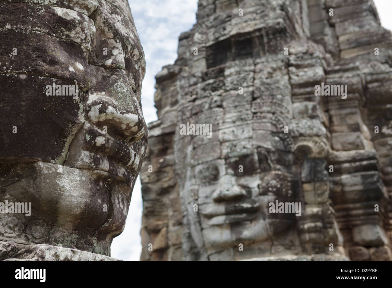 Smiling statues hi-res stock photography and images - Alamy