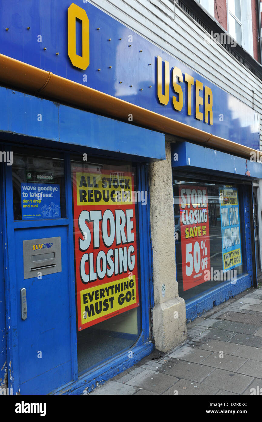 Empty blockbuster store hi-res stock photography and images - Alamy