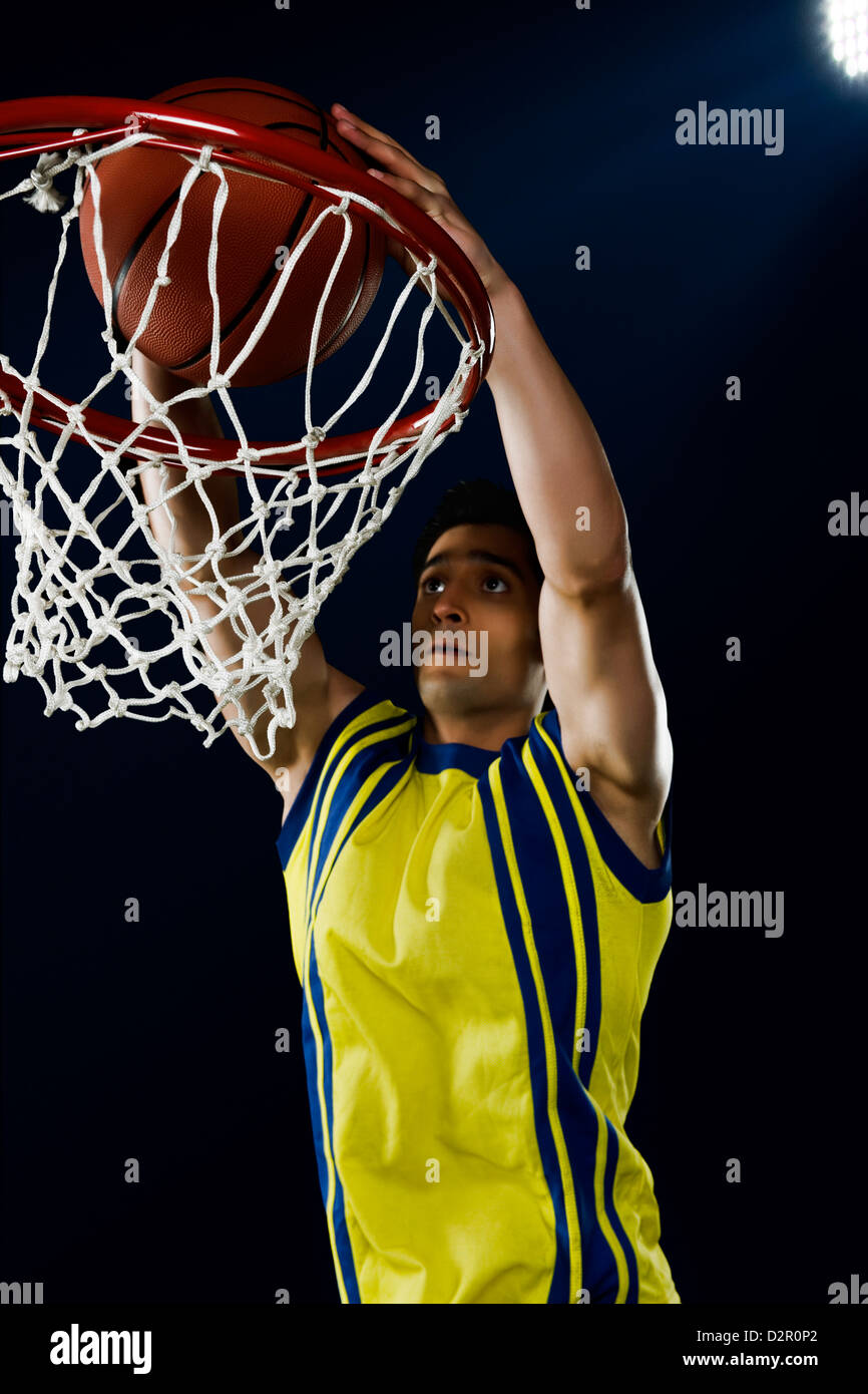 Basketball player dunking a ball Stock Photo - Alamy