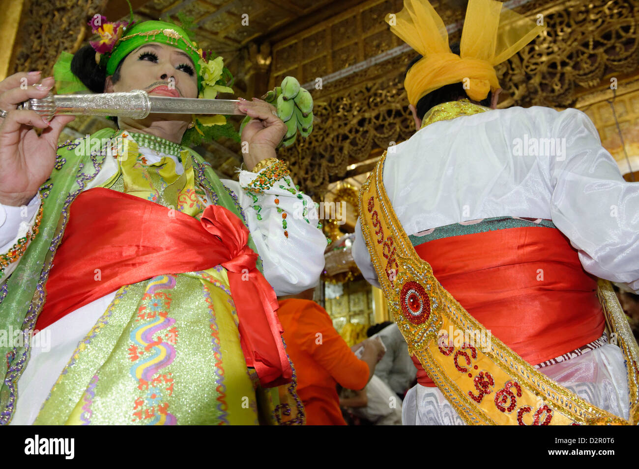 The biggest Nat ritual (Festival of Spirits) held in Taungbyon ...