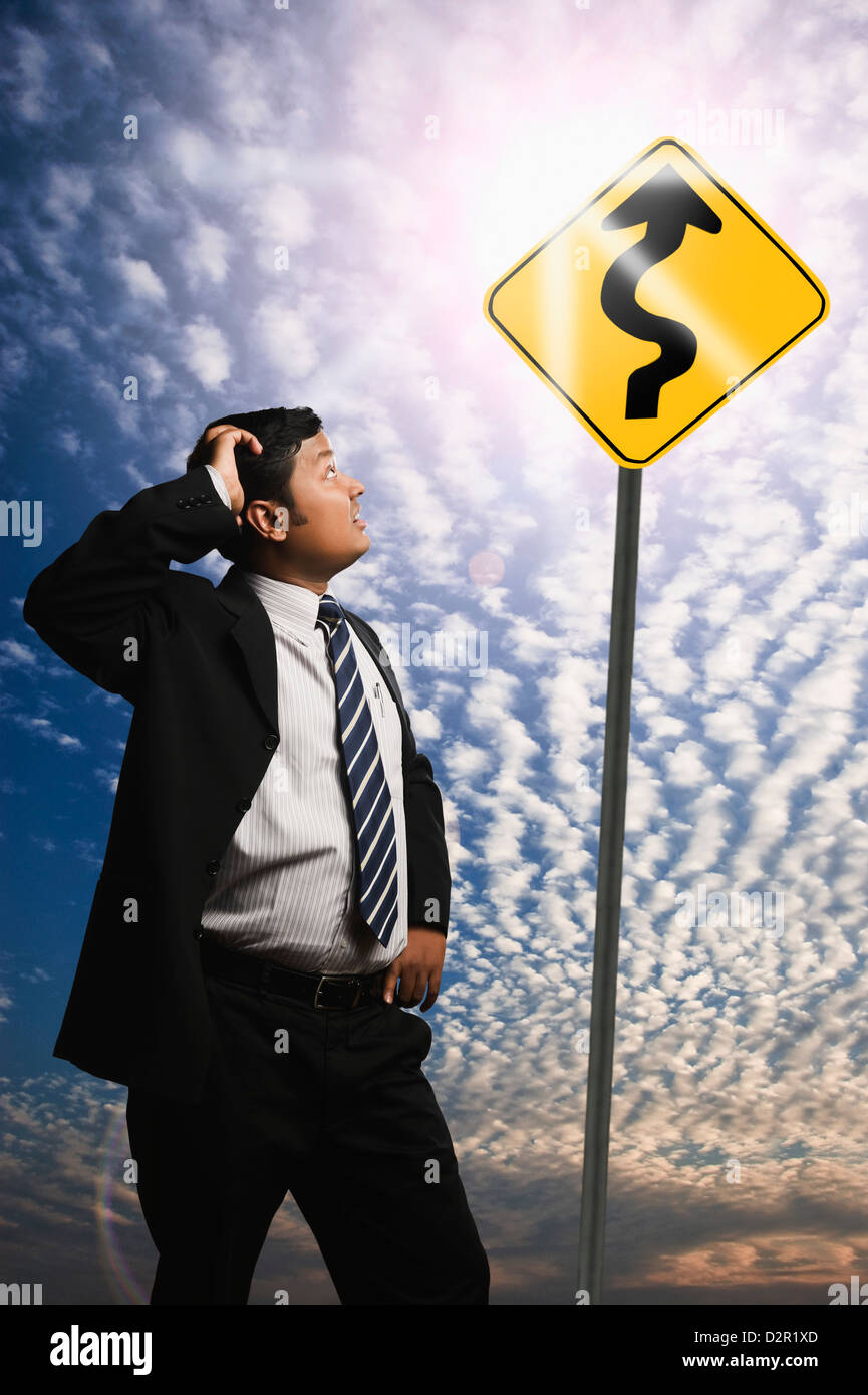 India road sign worker hi-res stock photography and images - Alamy