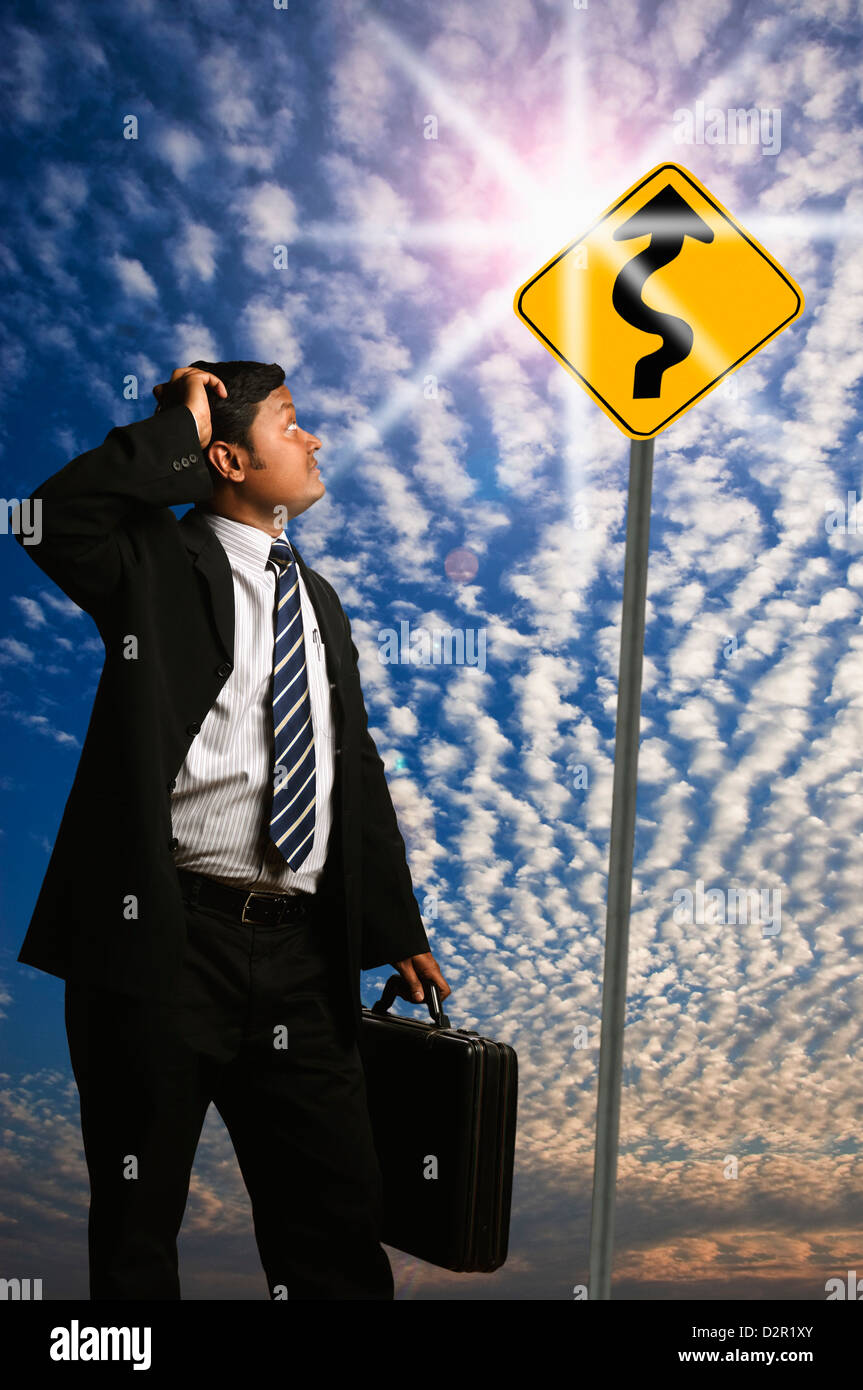 India road sign worker hi-res stock photography and images - Alamy
