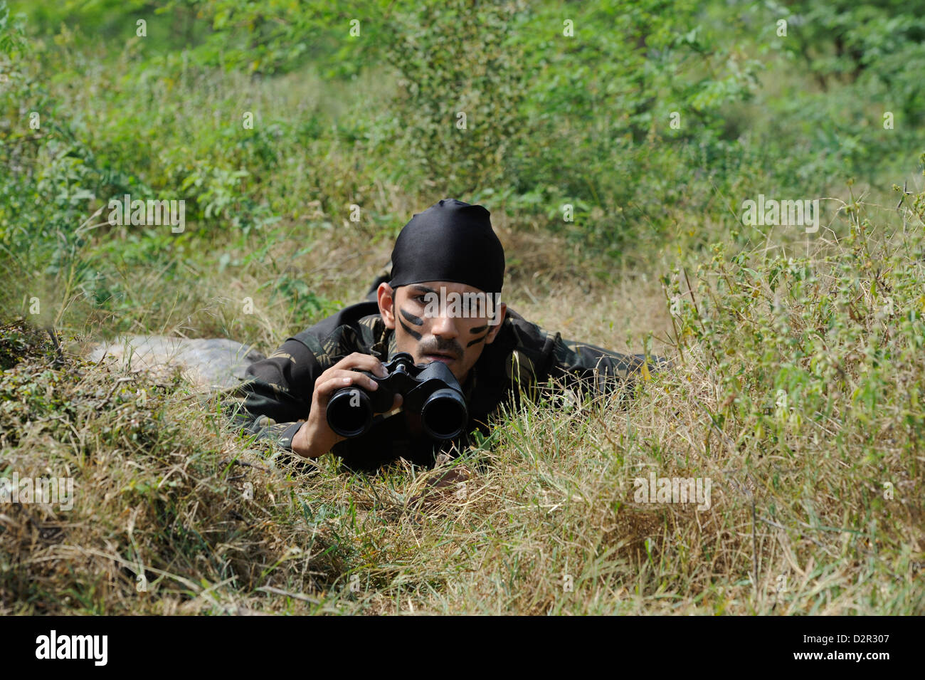 Binoculars soldier hi-res stock photography and images - Alamy