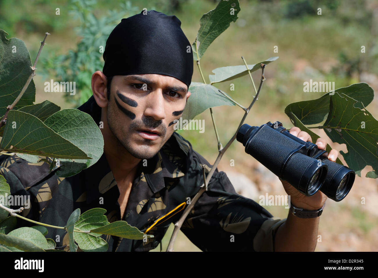 Soldier with binoculars hi-res stock photography and images - Alamy
