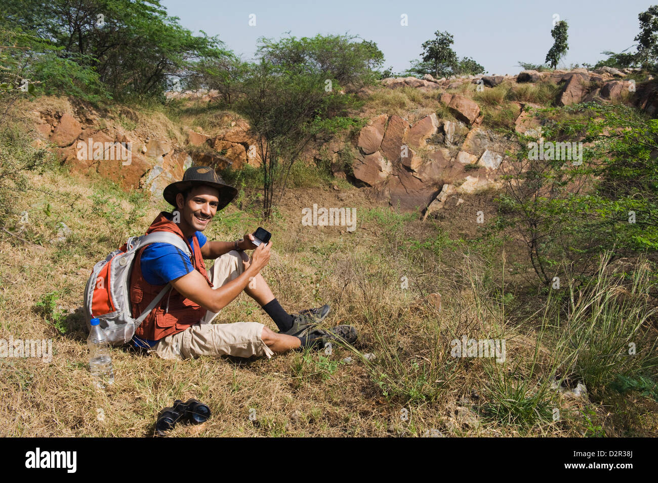 Hiker text messaging on a mobile phone Stock Photo - Alamy