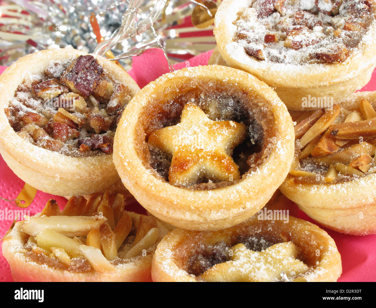 Lots of mince pies hi-res stock photography and images - Alamy