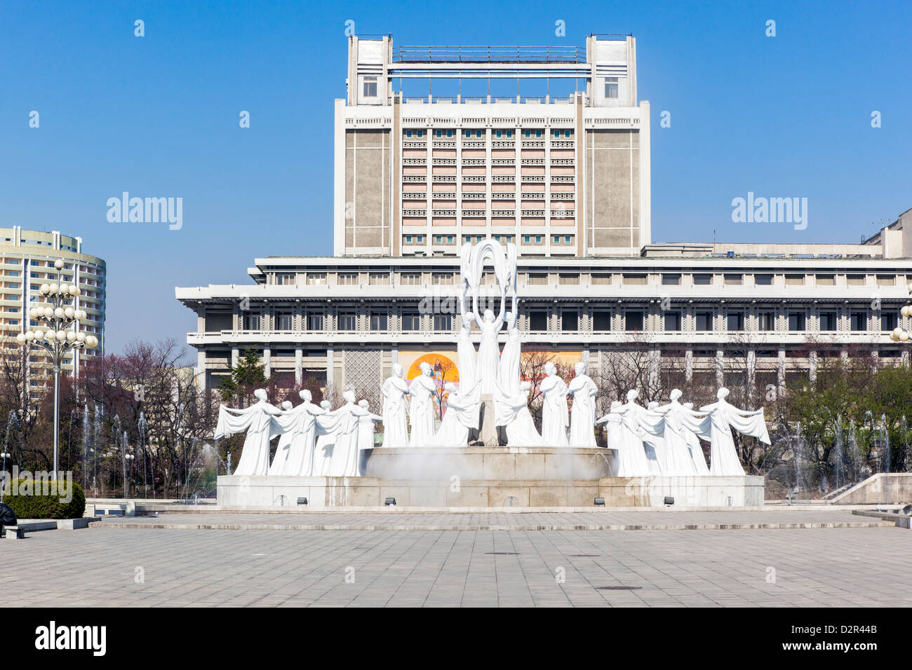 Dprk statue hi-res stock photography and images - Alamy