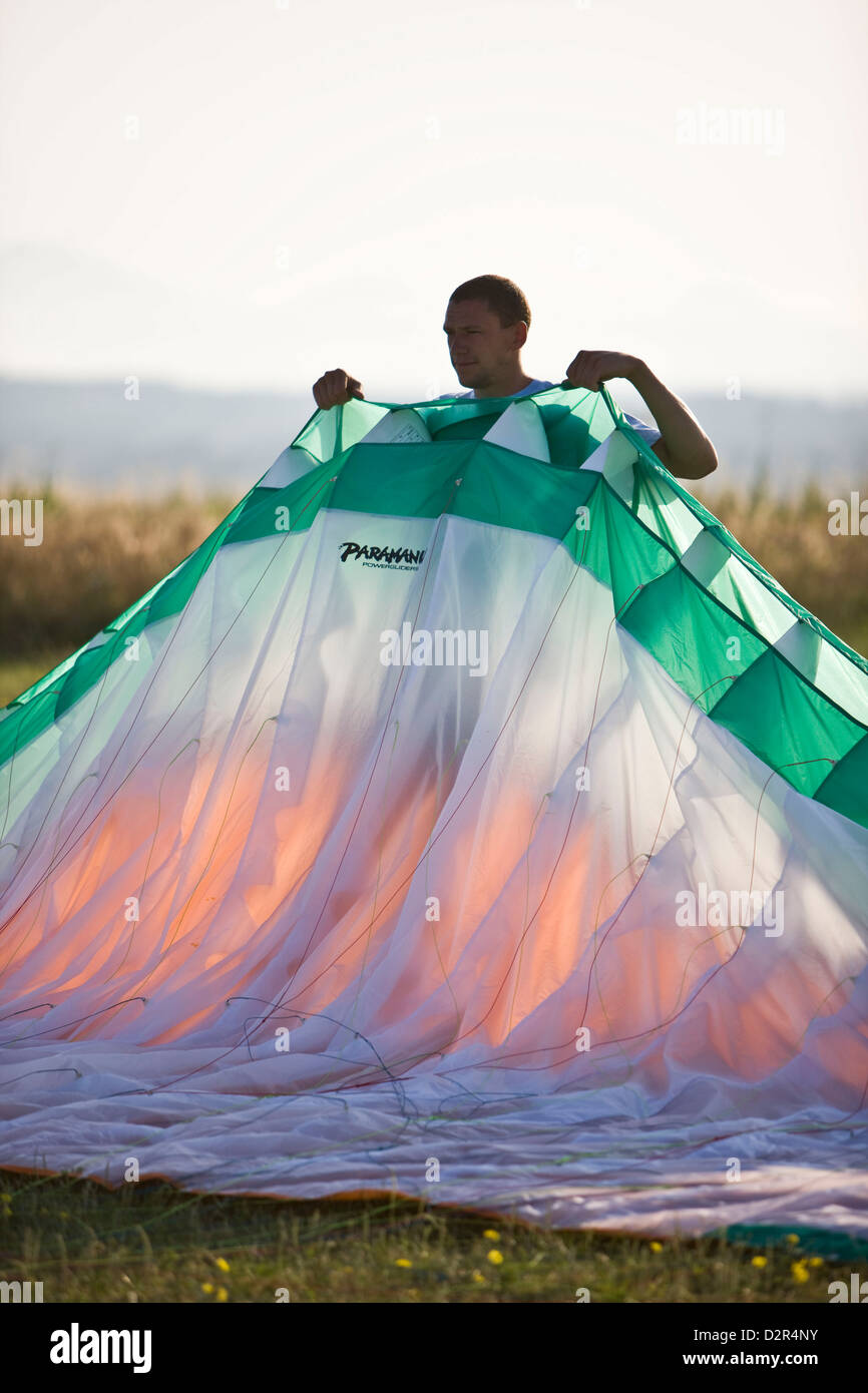 Folding a parachute for power gliding Stock Photo - Alamy