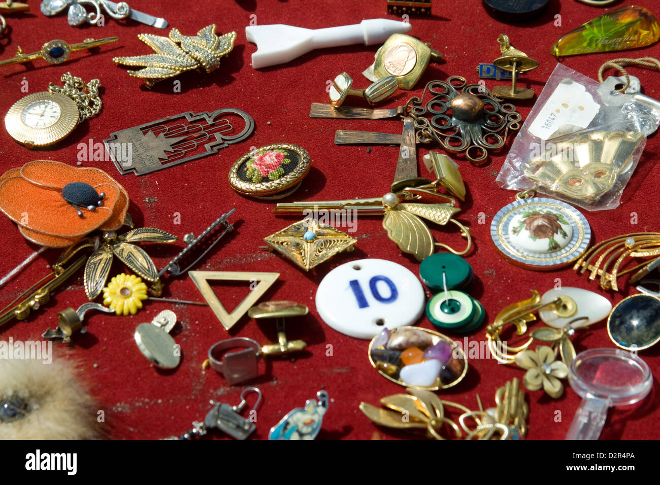 Brass objects flea market hi-res stock photography and images - Alamy