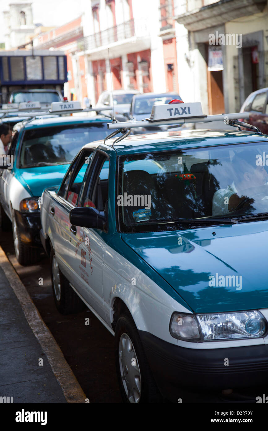 Row of taxis mexico hi-res stock photography and images - Alamy