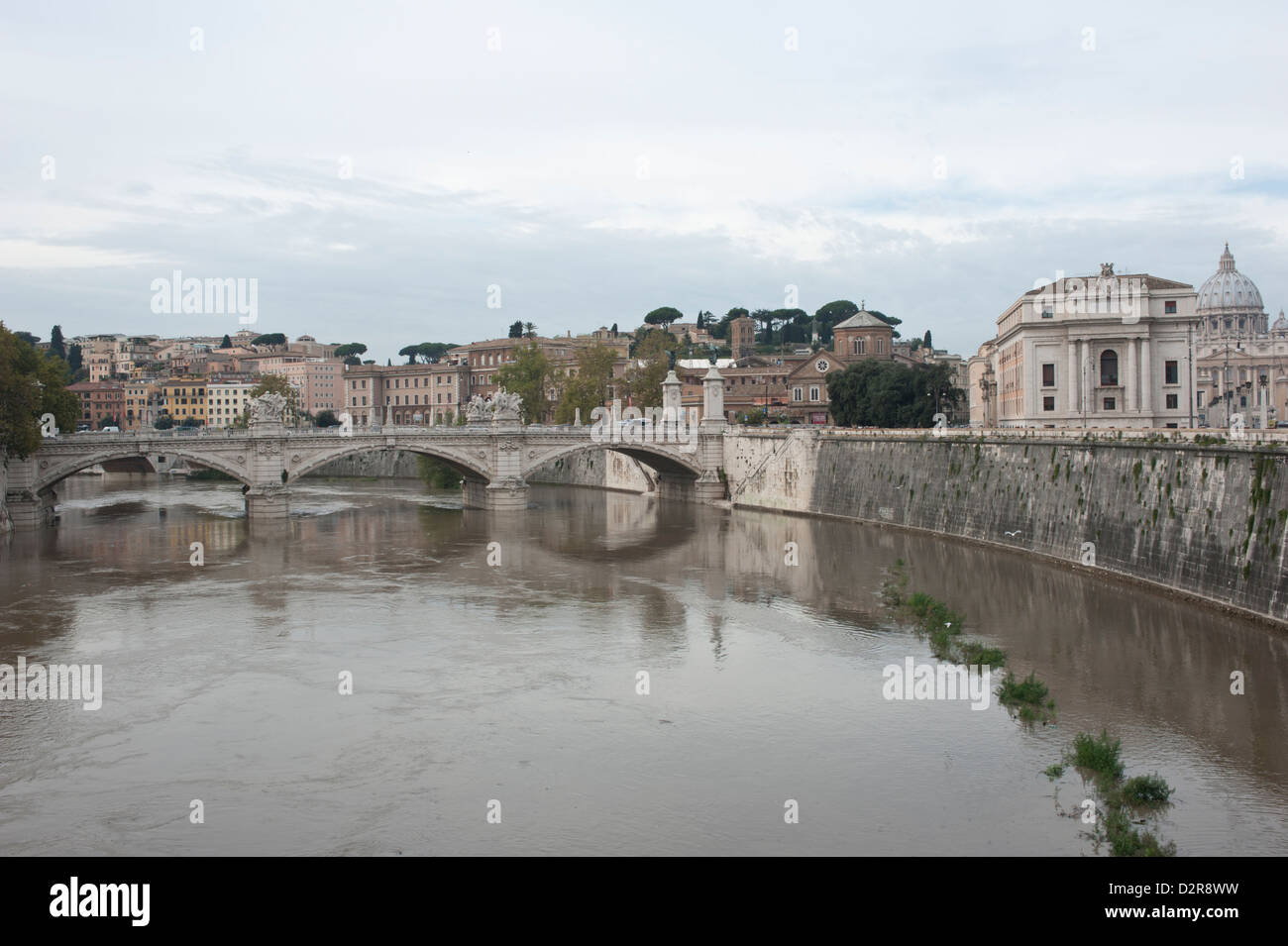 Tiber in flood hi-res stock photography and images - Alamy