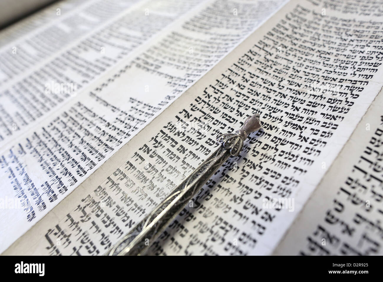 Jewish torah scroll hi-res stock photography and images - Alamy