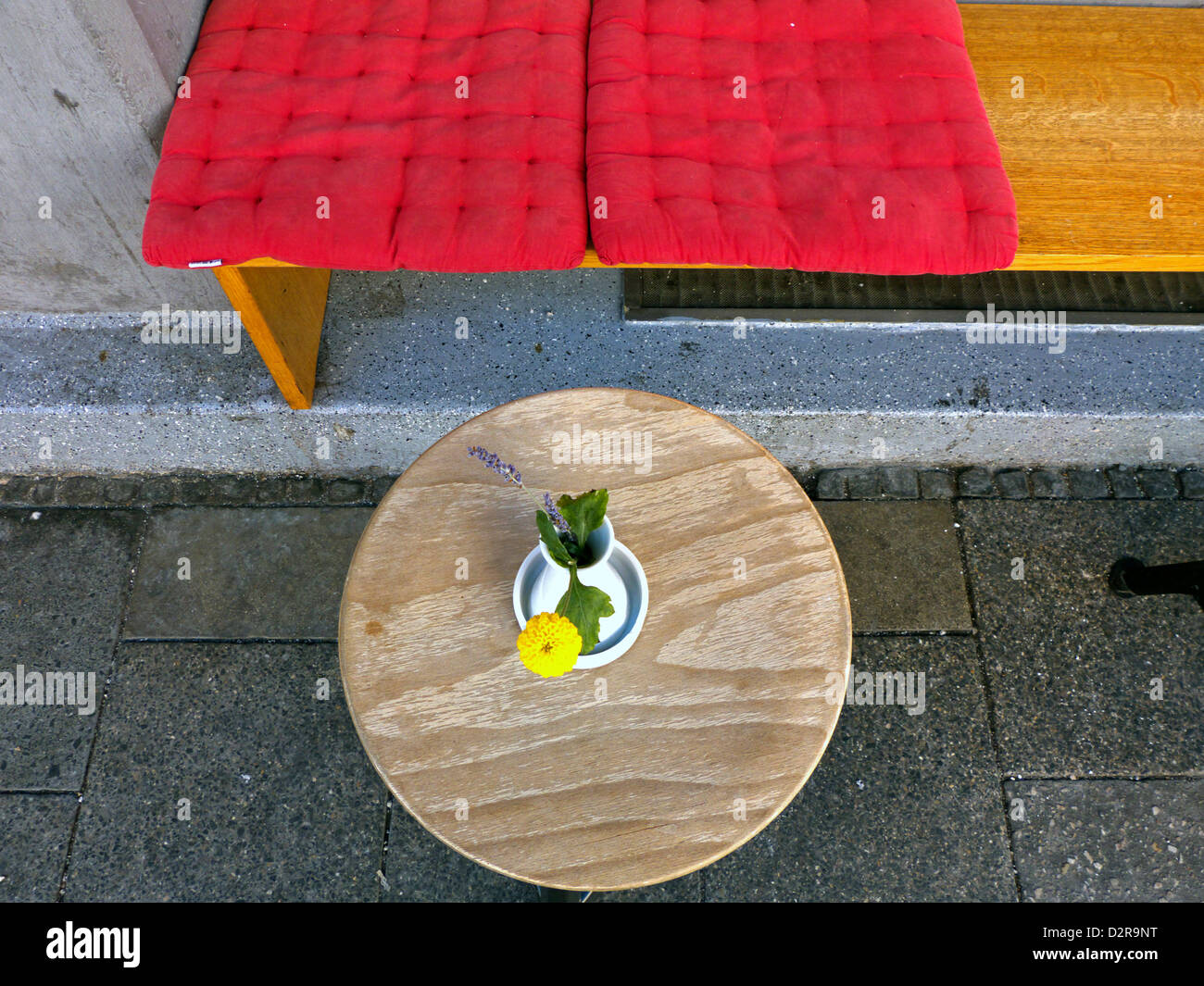 Germany Munich sidewalk coffee shop table Stock Photo - Alamy