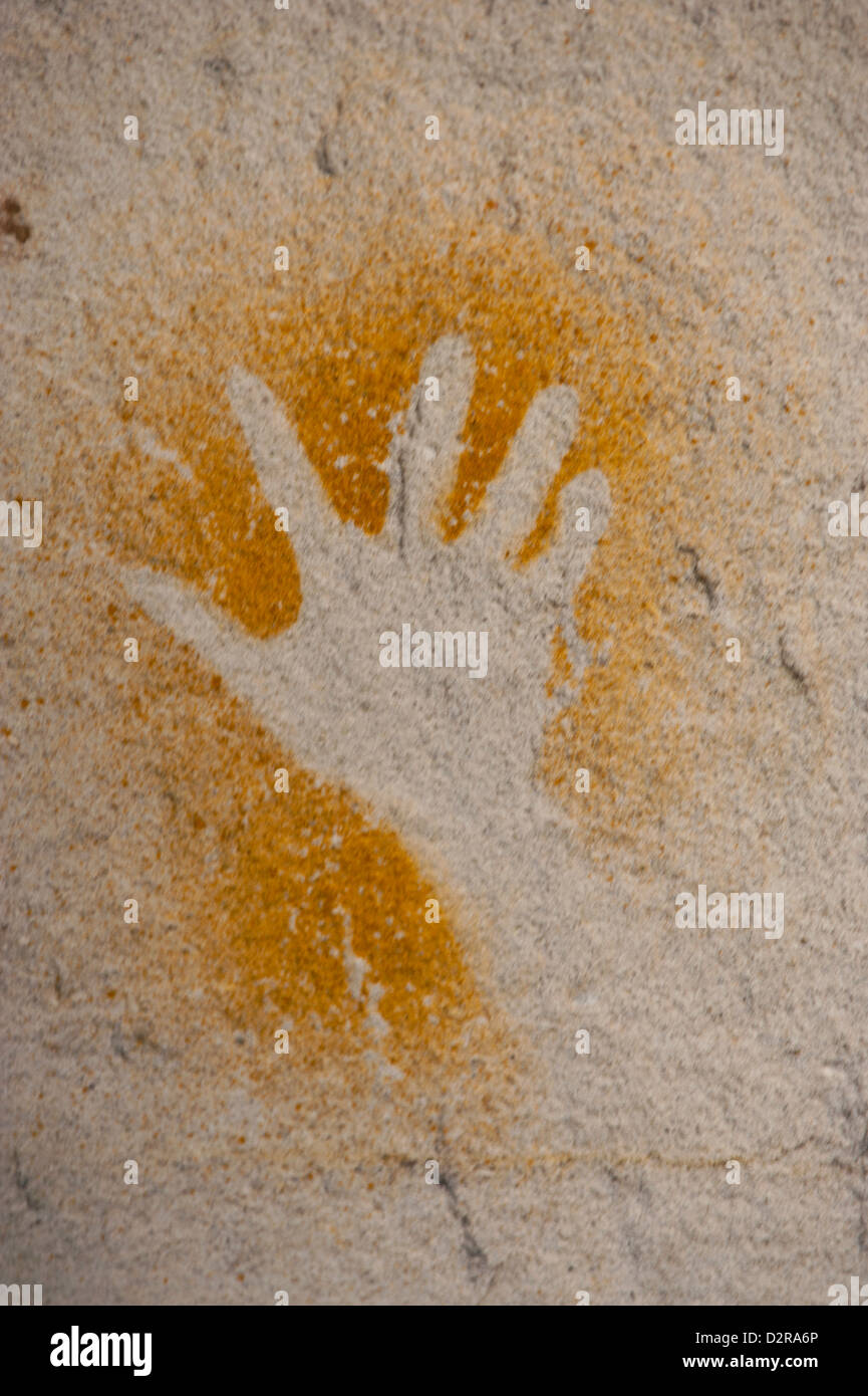 Aboriginal hand painting, Carnarvon Gorge, Queensland, Australia ...