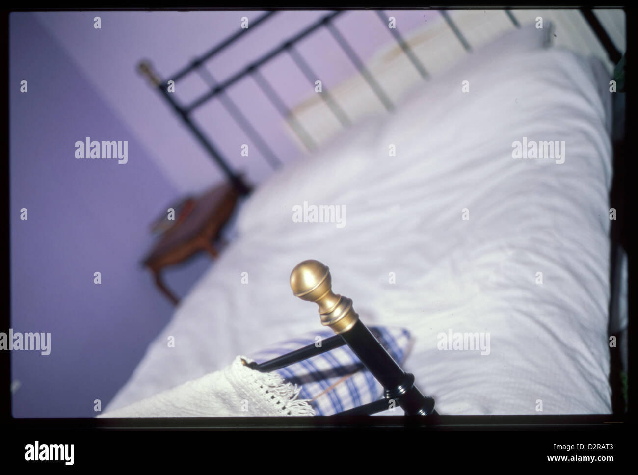 Gold bed frame hi-res stock photography and images - Alamy