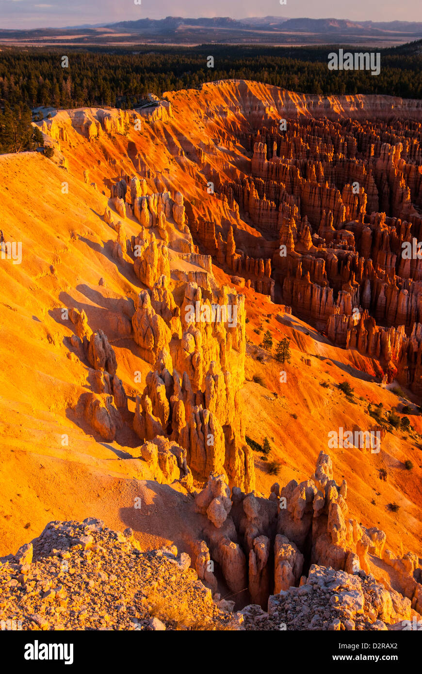 Outlook for the pinnacles in the beautiful rock formations of Bryce ...