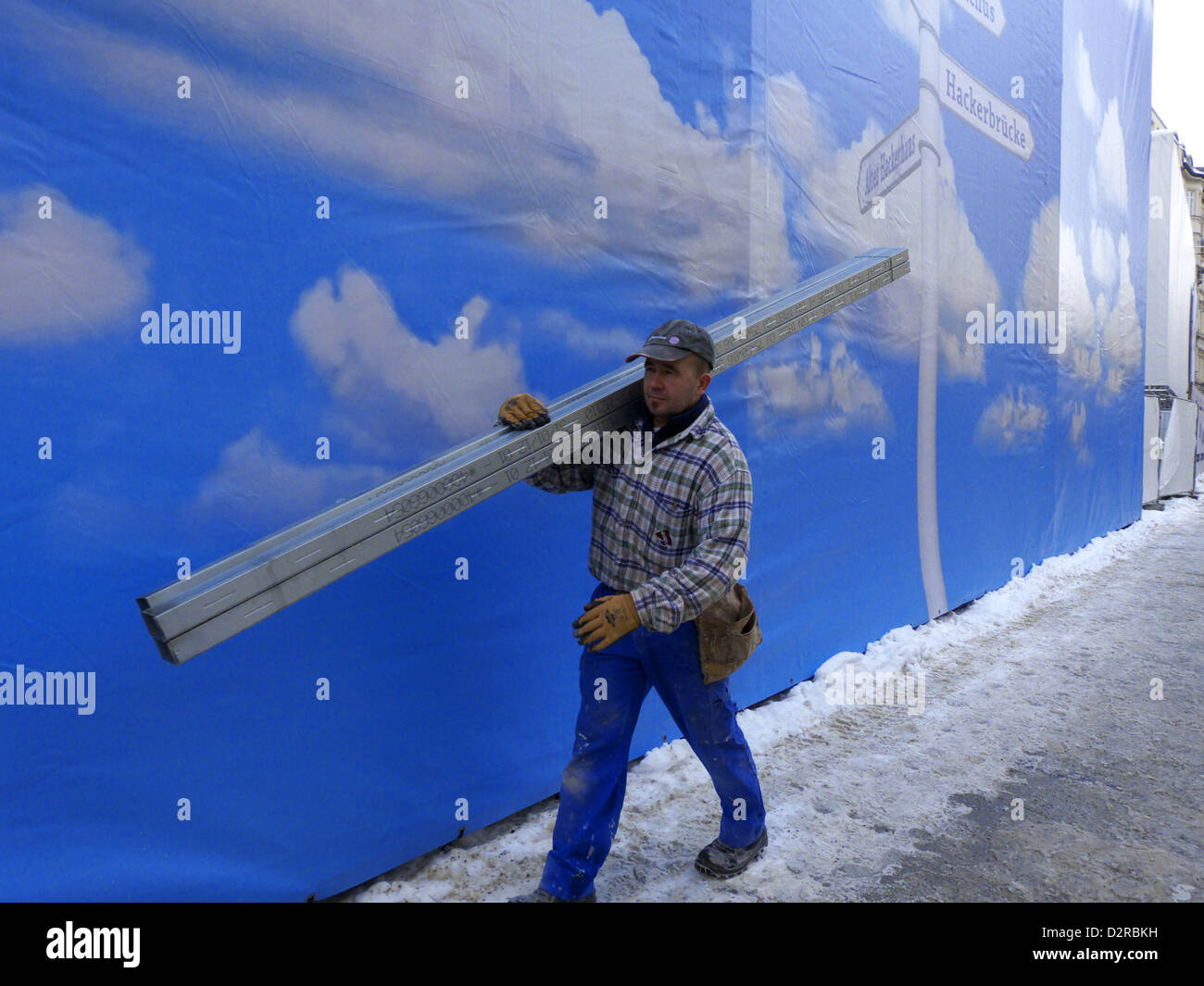 Construction worker carrying pipe hi-res stock photography and images ...