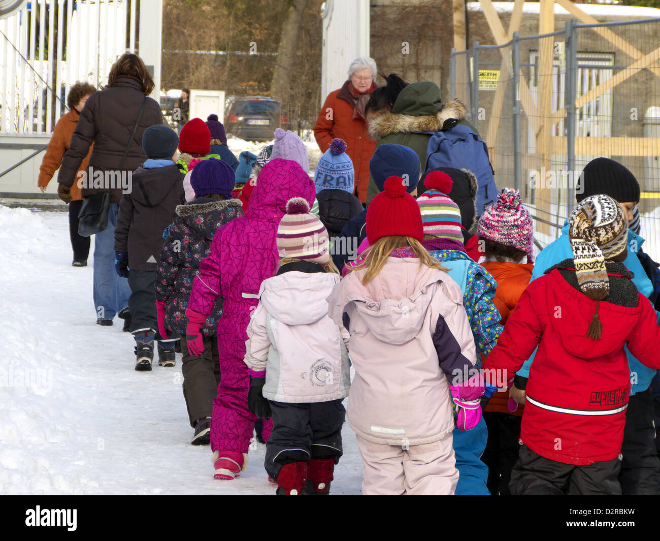 Kindergarten kids having a tour outing excursion Stock Photo - Alamy
