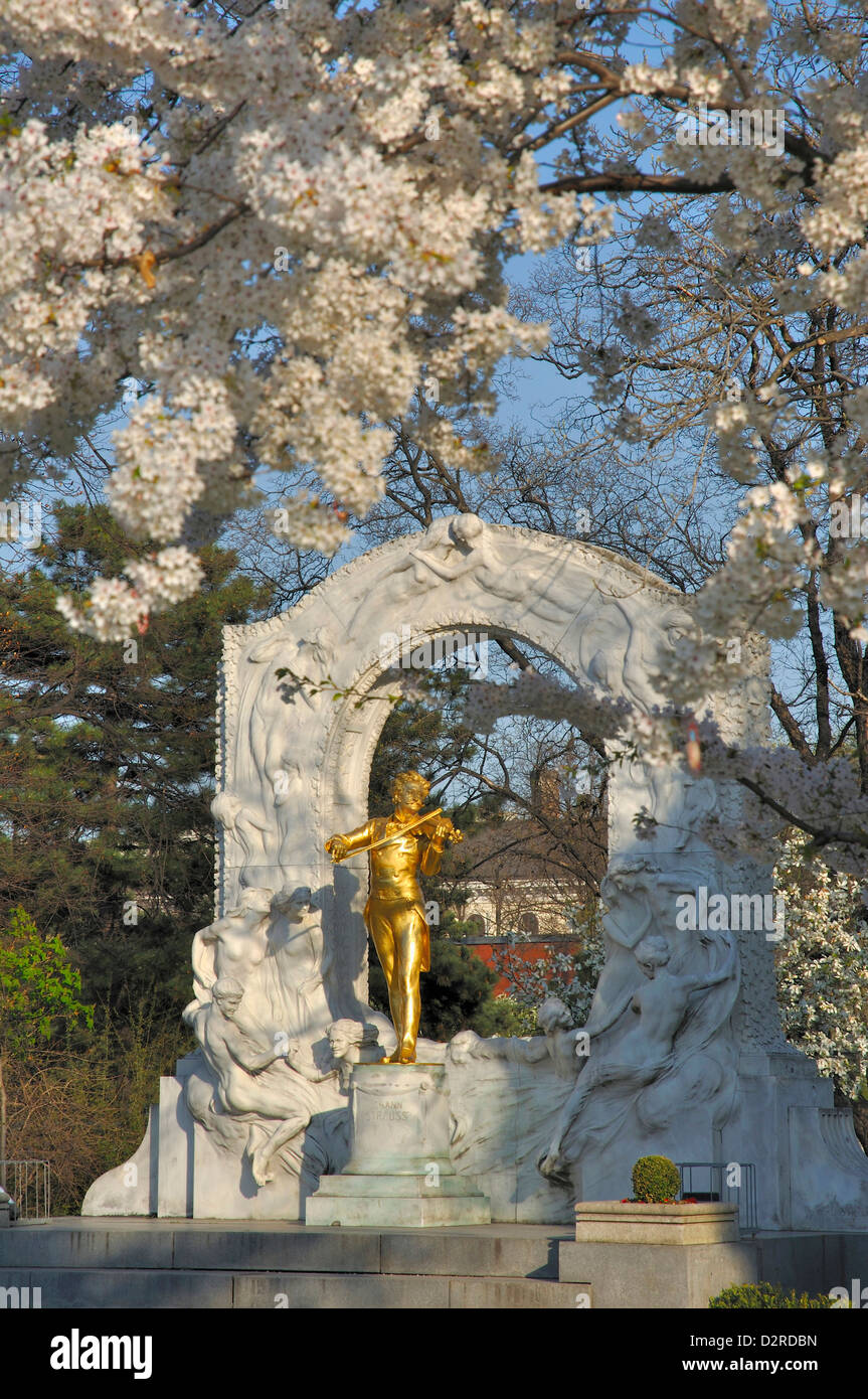 Johann Strauss Memorial In The Park Stock Photos & Johann Strauss ...