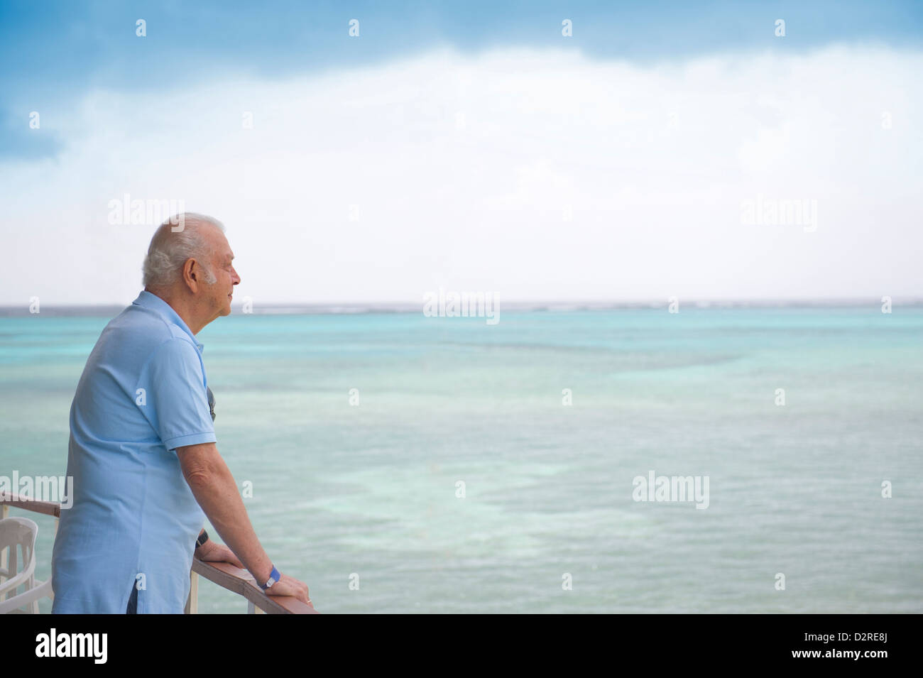 Man and the ocean hi-res stock photography and images - Alamy