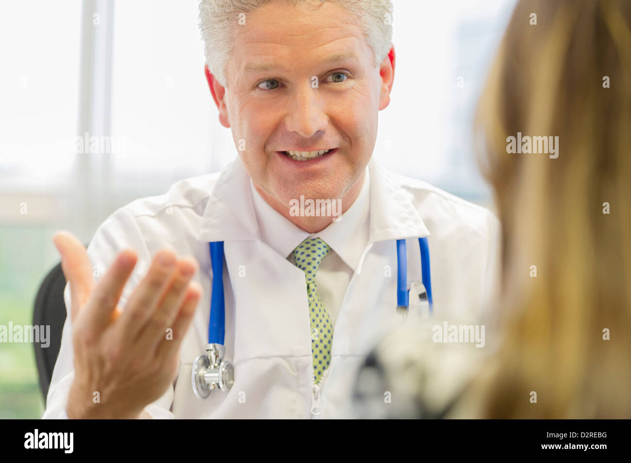 Doctor and patient hi-res stock photography and images - Alamy